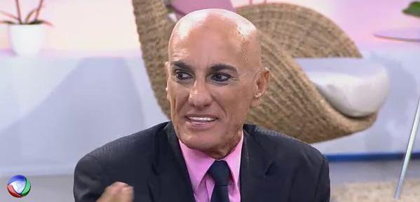 Apresentador da Record Amin Khader sofre acidente de carro no Rio