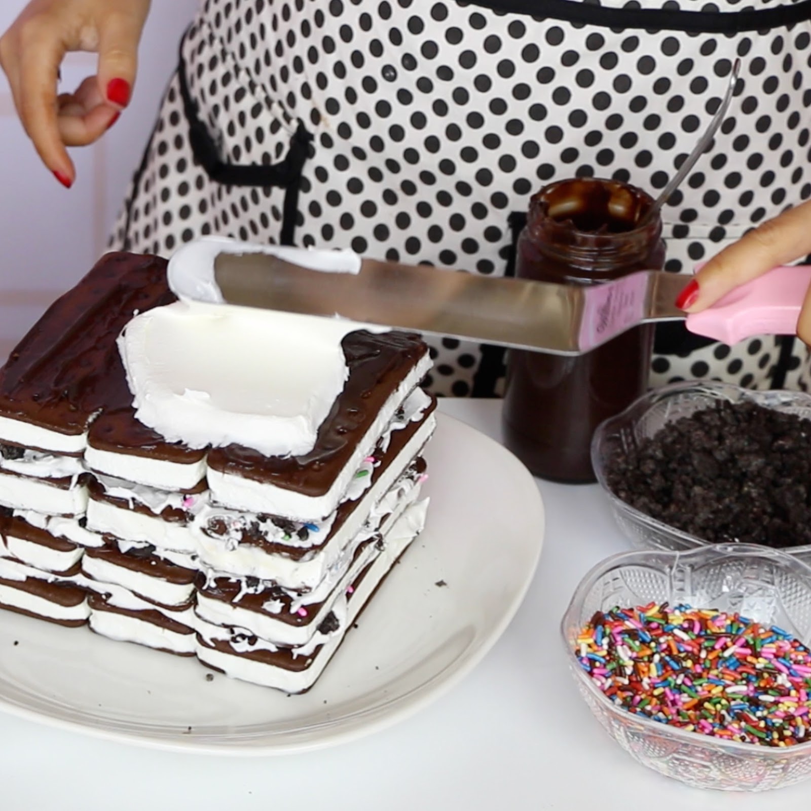 {video} Easy No Bake Ice Cream Sandwich Cake With Melting Cone The