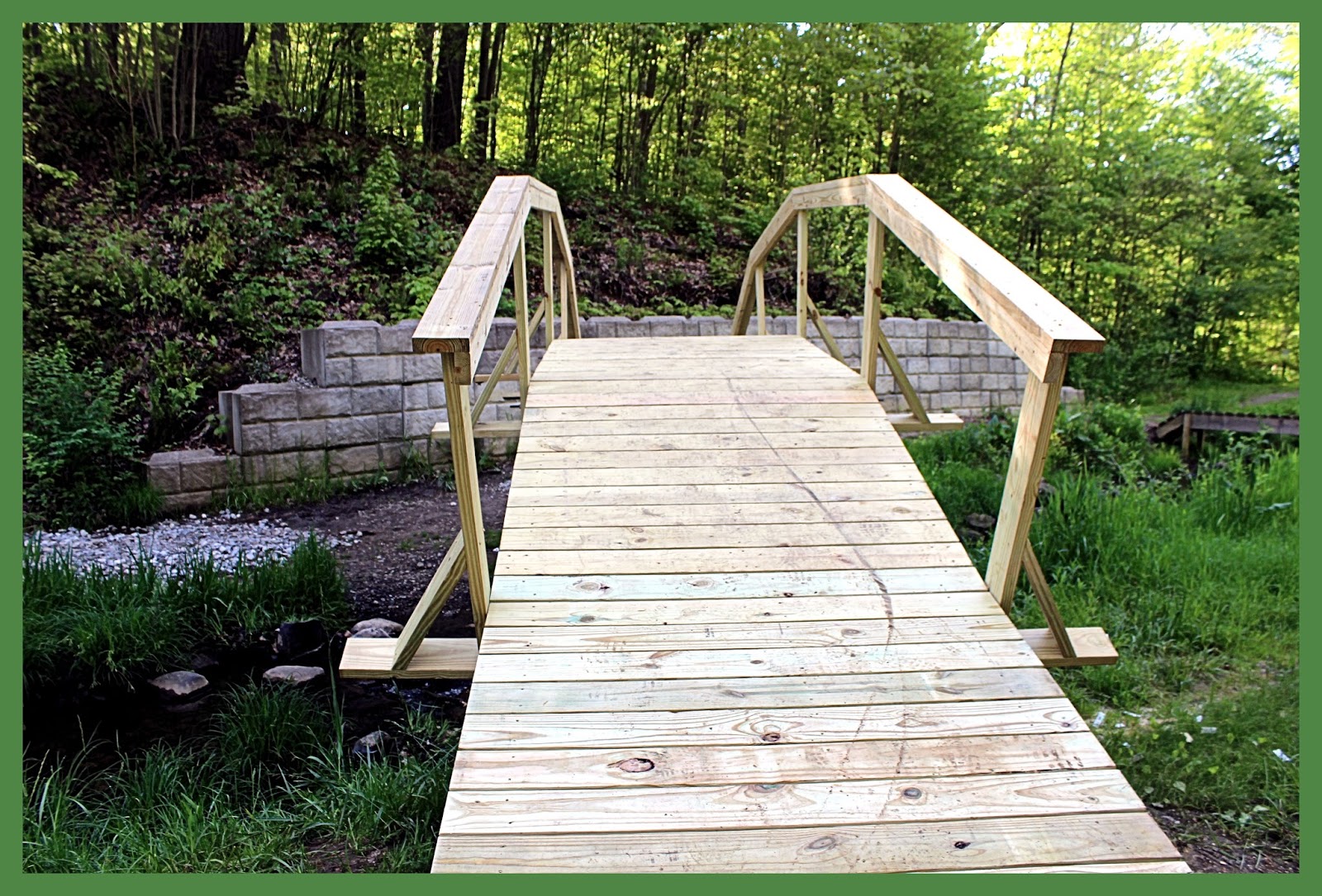 Miniature Arch Bridge - Holmesbrook Park