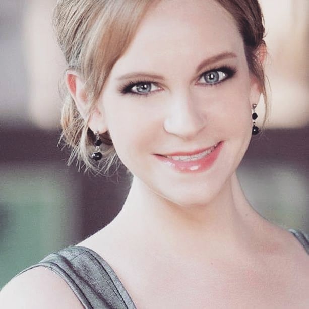 Everybody's Reviewing: Interview with Kelli Allen