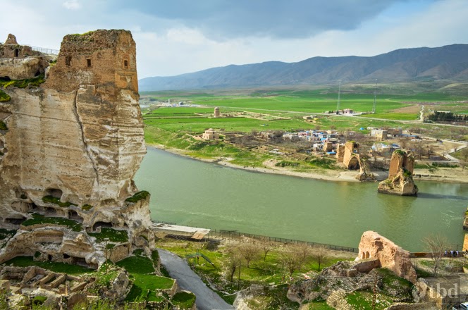 Hasankeyf Castle - Traveling by default.
