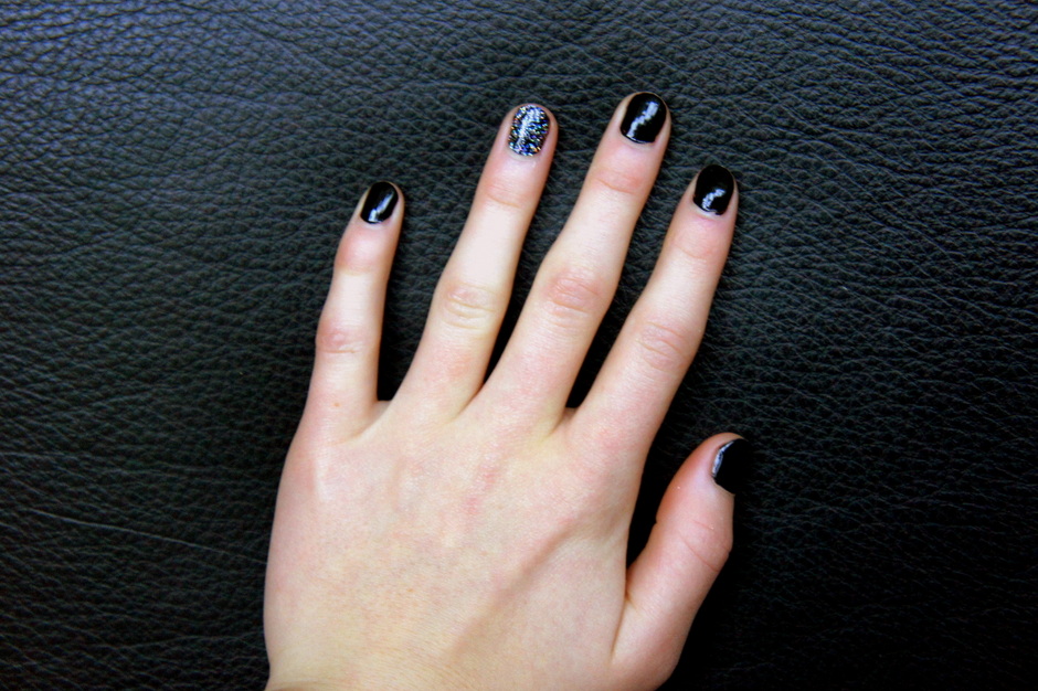 Blog that smile: Kun på én negl