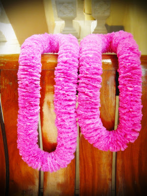 Bluey's Family Treasures: How to Make a Crepe Paper Lei