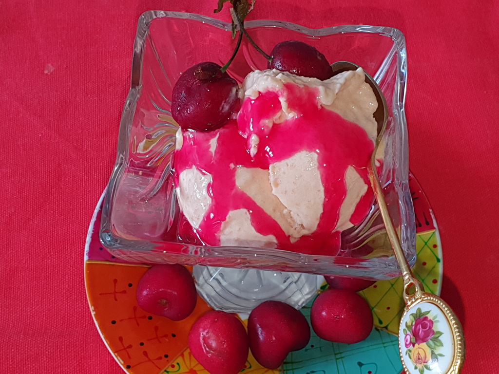 Lulu - Povesti din Bucatarie: Inghetata cu fructe din compot