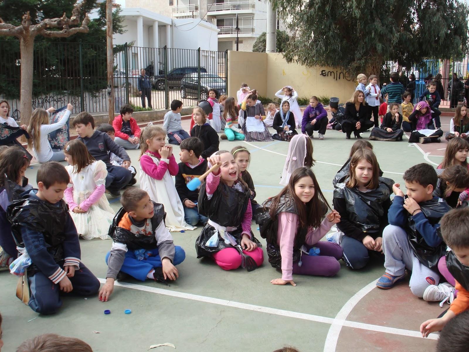 1ο ΔΗΜΟΤΙΚΟ ΣΧΟΛΕΙΟ ΠΟΡΤΟ ΡΑΦΤΗ: Έντονο “άρωμα” Αποκριάς με ...