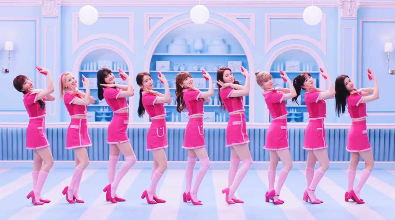 NiziU、新テレビCM「KOSE×NiziU メイク キープ ミストEX編」が全国でオンエア開始、新曲「I AM」ショートMVのようなハイクオリティの映像 ~ All About GIRLS ...