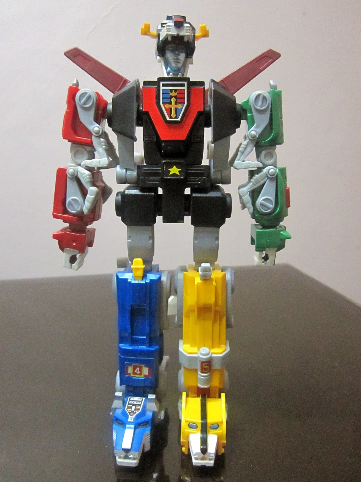 Action Figure Planet: Jollibee Kiddie Meal Voltron