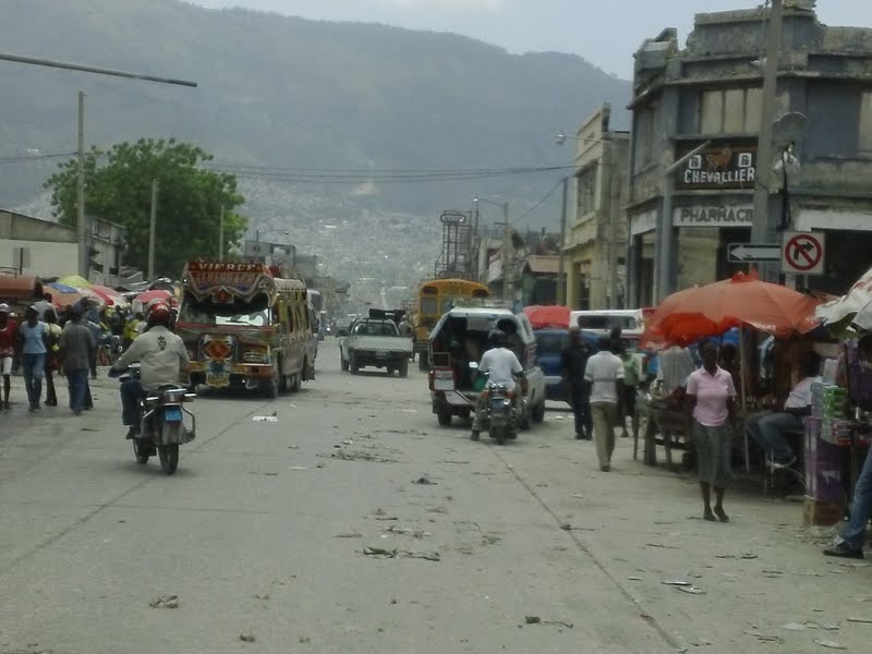 Lafrance en Haiti: Une petite visite au Marché Hyppolite (marché en fer)