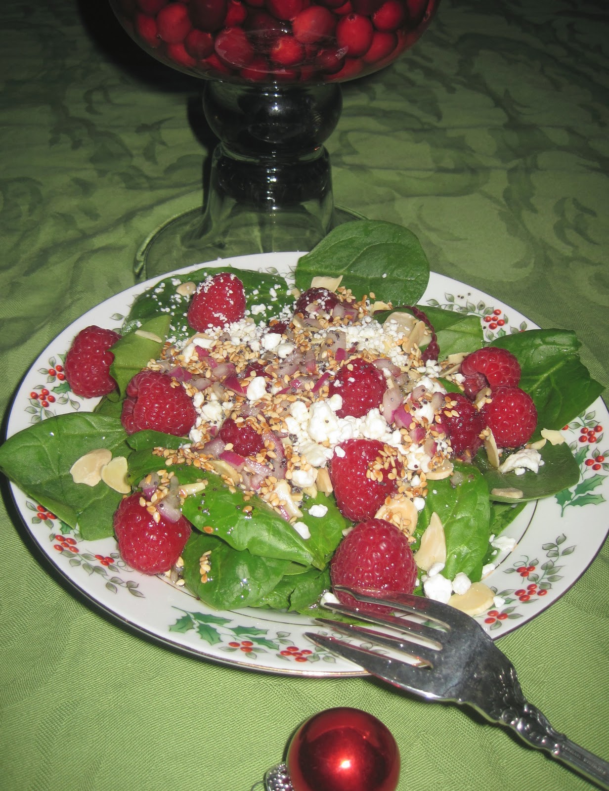 Foodtastic Mom: Spinach Raspberry Salad