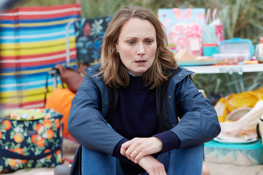 El incendio (Deadwater Fell, 2020) - Daisy Coulam (creadora)