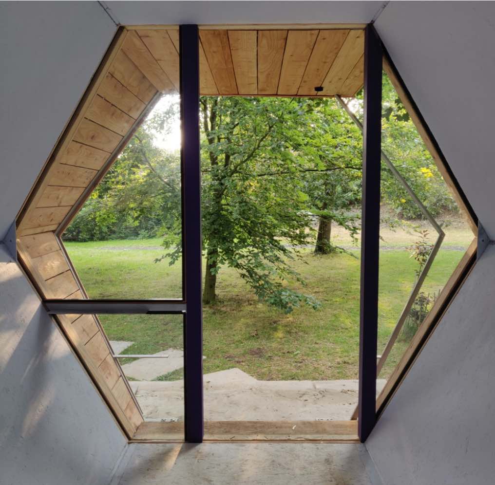 Shedworking: Hexagonal garden office on stilts
