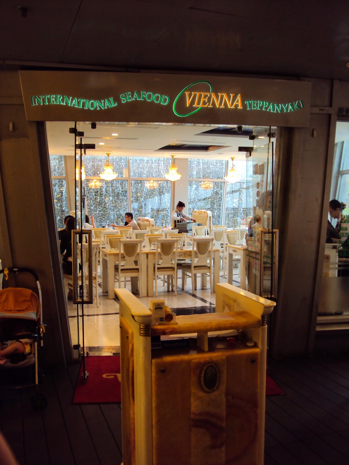 Vienna International Seafood And Teppanyki Buffet Restaurant Singapore ...