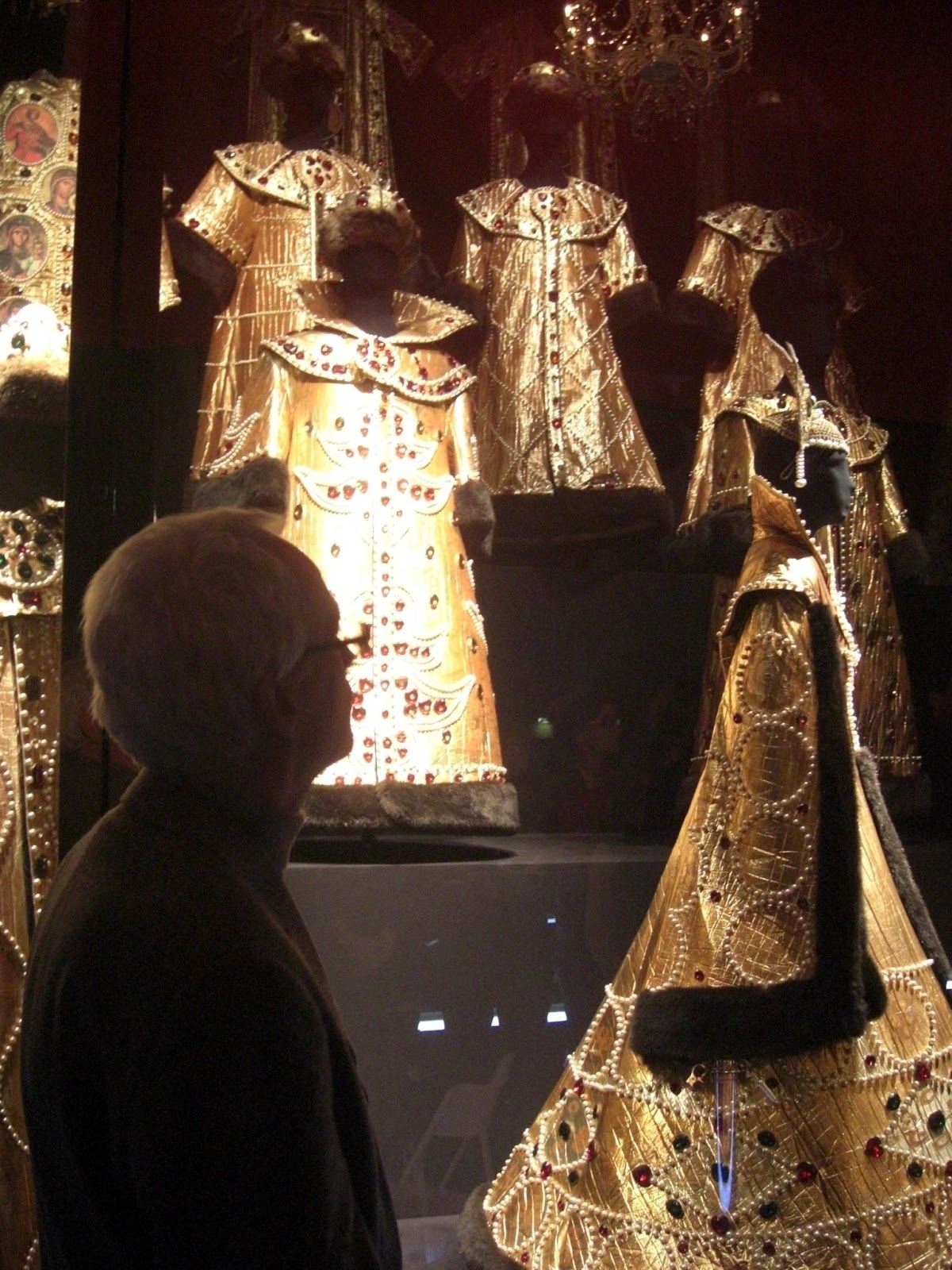 Daniel Ogier le décorateur: COSTUMER LE POUVOIR opéra et cinéma