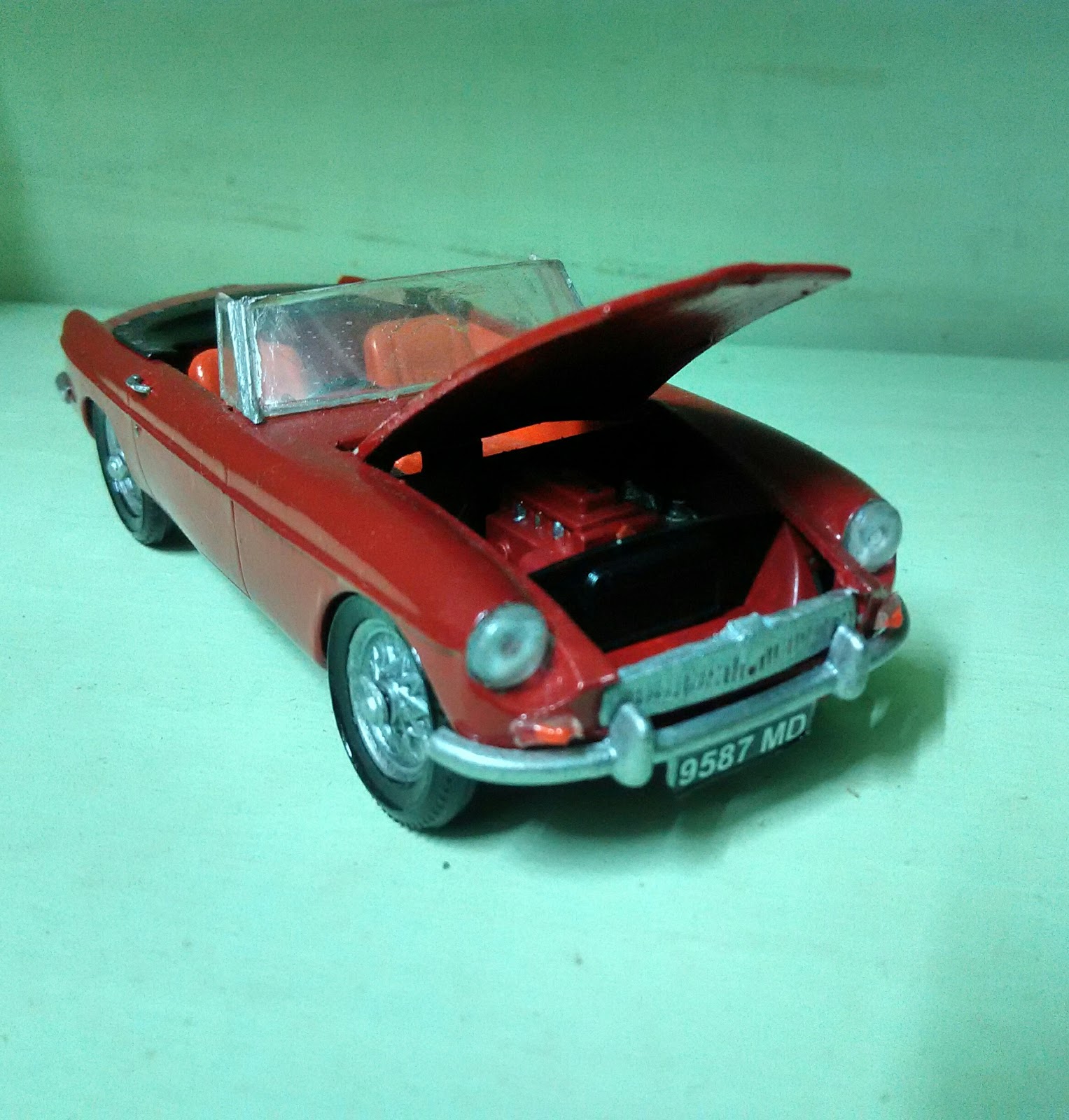 Amit's Scale Model Garage: MG MGB (1:32 AIRFIX)