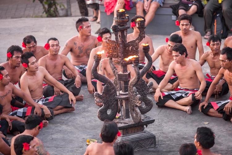 Tari Kecak : Sejarah, Keunikan dan Karakteristik Tari Kecak - Saturadar.com - Portal Informasi ...