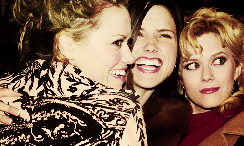 We Love One Tree Hill Daily Photo Bethany Joy Galeotti Sophia Bush And Hilarie Burton