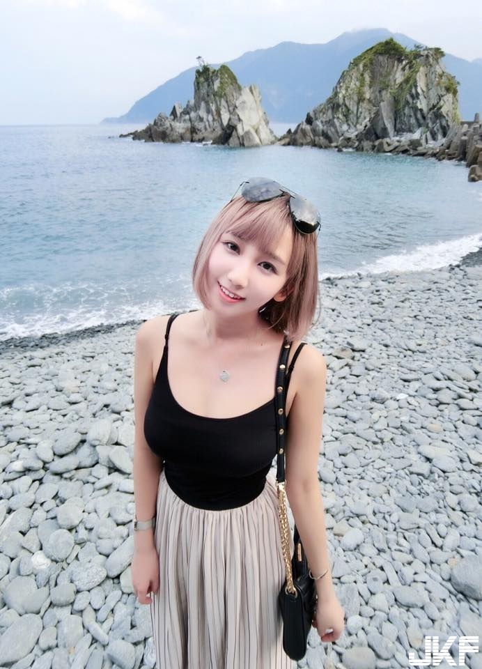 38一下 today: 可愛麻豆 小芷 Amilus 集中托高雪乳 好誘人阿