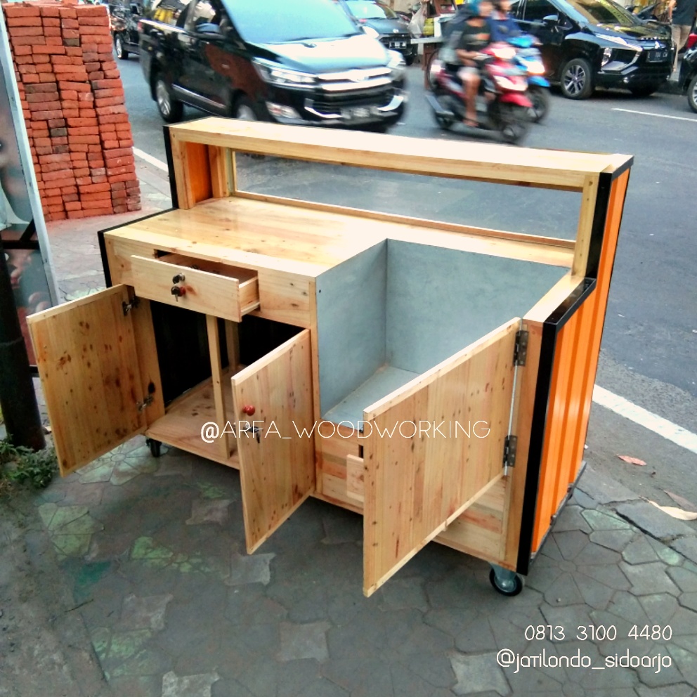 Booth Rombong Replika Kontainer Kombinasi Kayu Jatibelanda