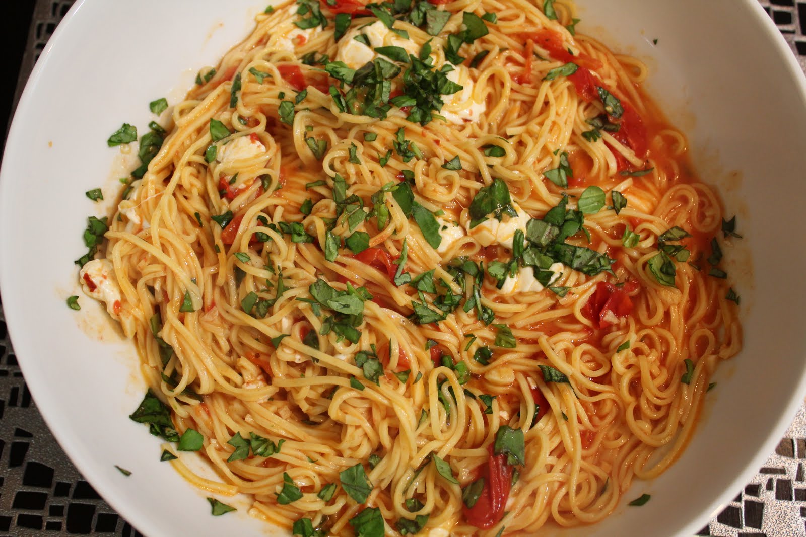 Forks & Amusement: Caprese Spaghetti