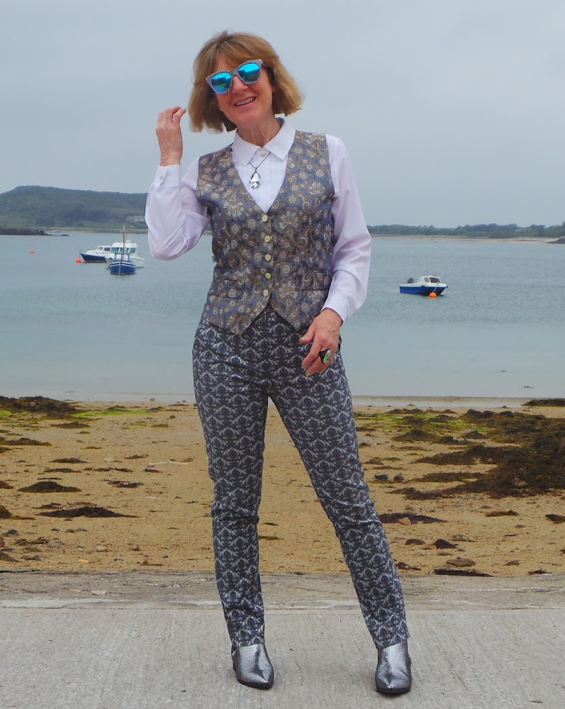 Señora Allnut: ppp post: white shirt