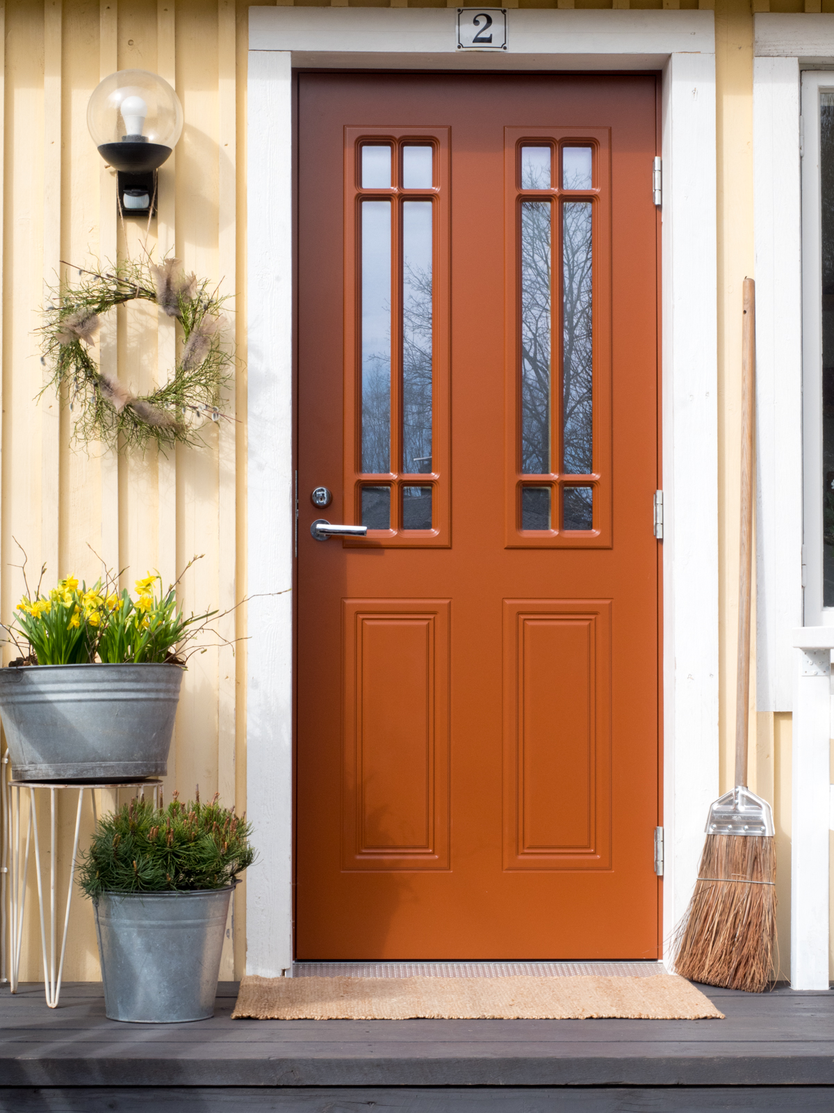 Uusi ulko-ovemme on kaunis kuin koru! — Keltainen kahvipannu