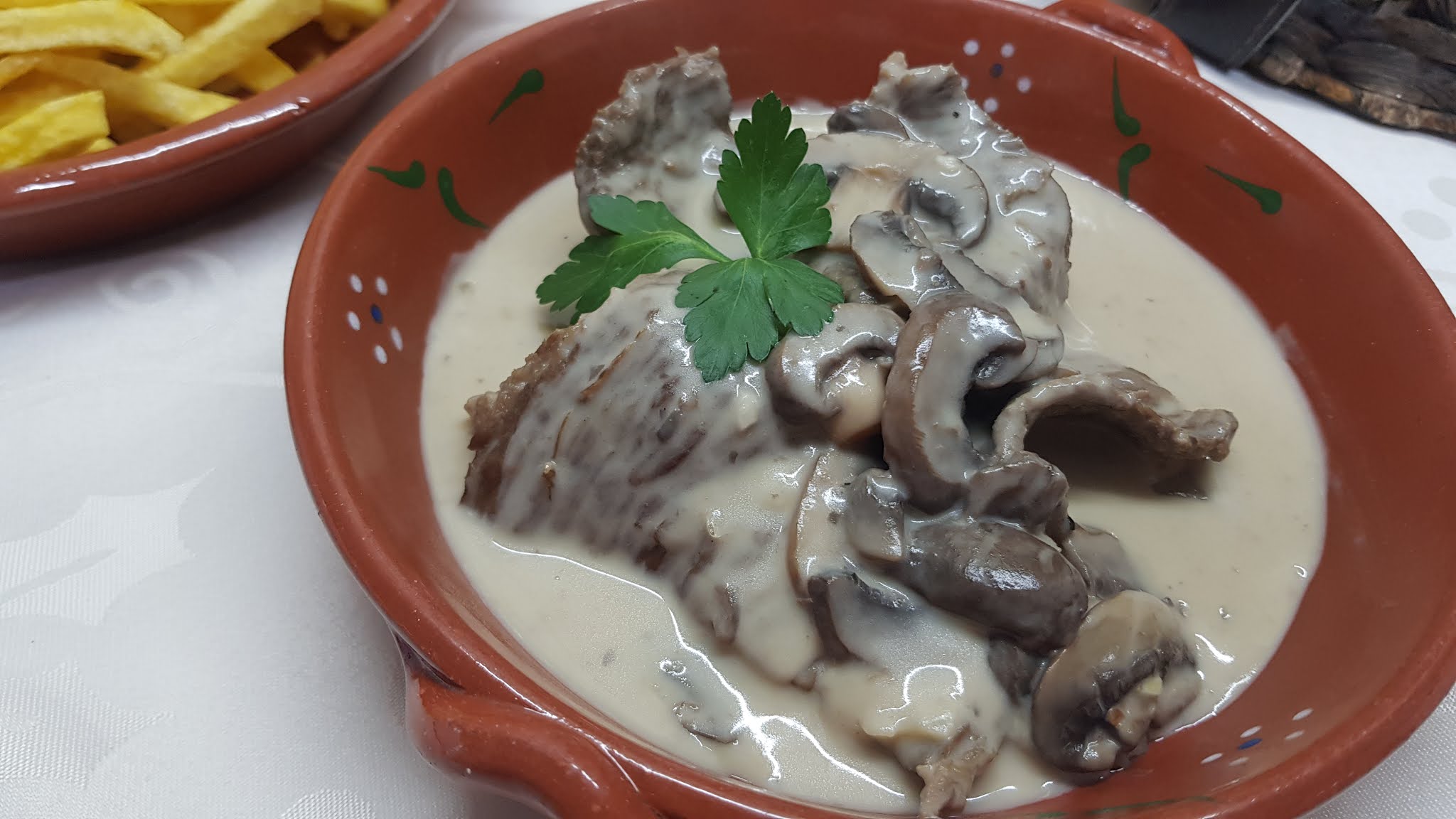 Bifes com natas e cogumelos ou bifes com molho de café | Graça ...