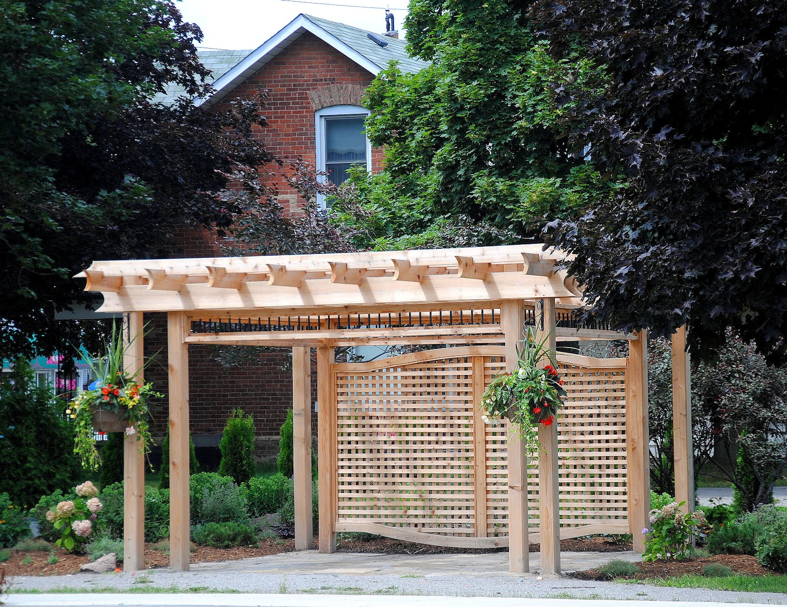 Camera on King & Aurora : New pergola at Cherry Park in Nobleton