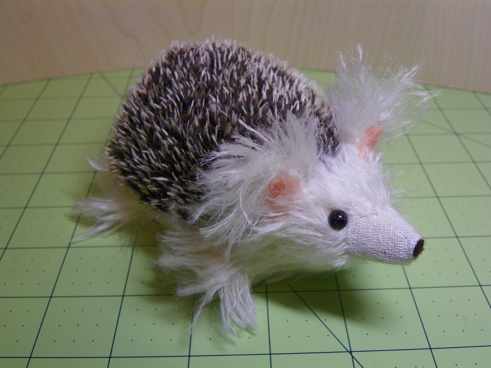 Karen Makes Stuff: Very Fluffy Hedgehog