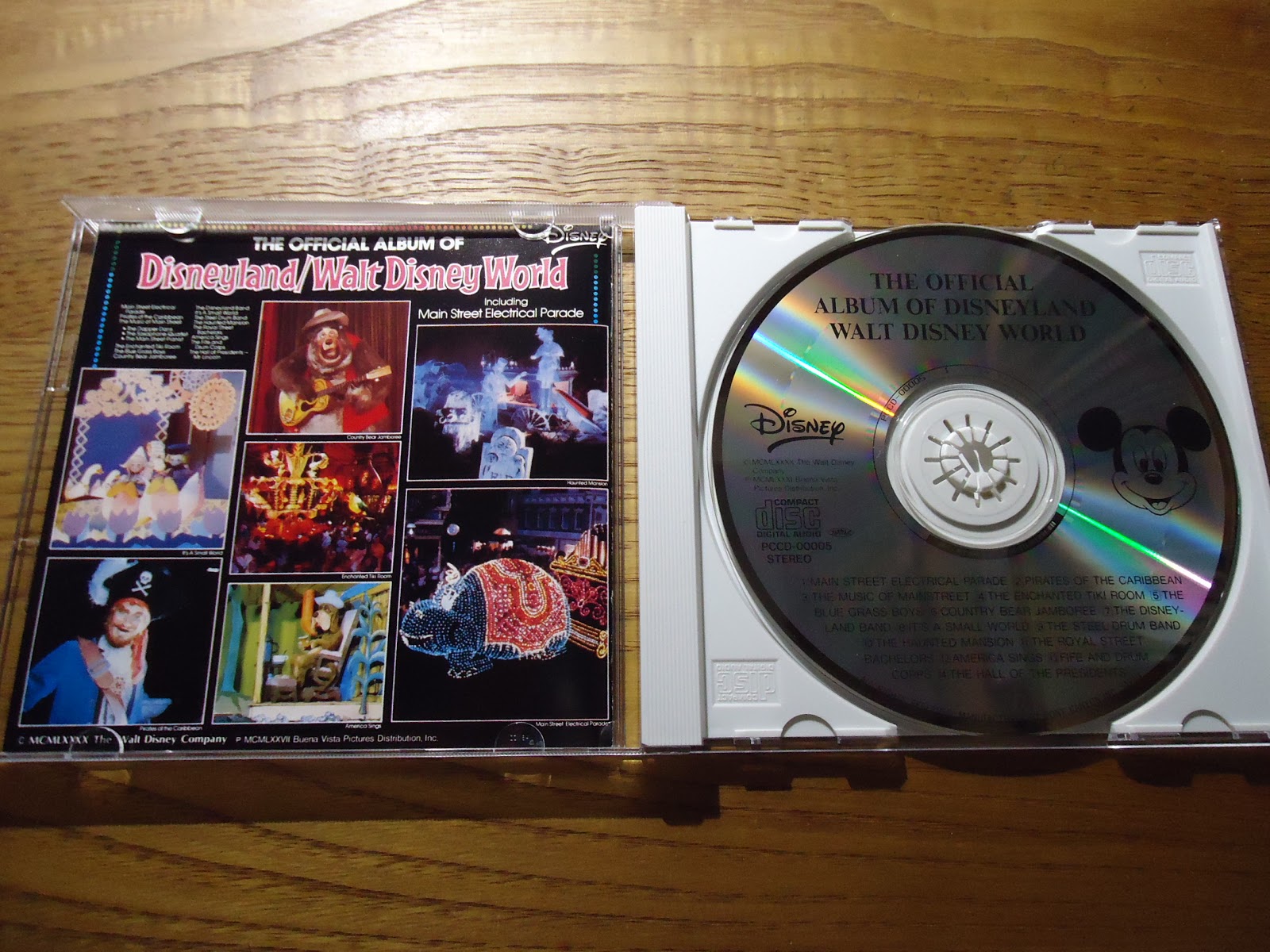 【ディズニーのCD】 DLR WDW BGM 「The Official Album of Disneyland / Walt Disney ...