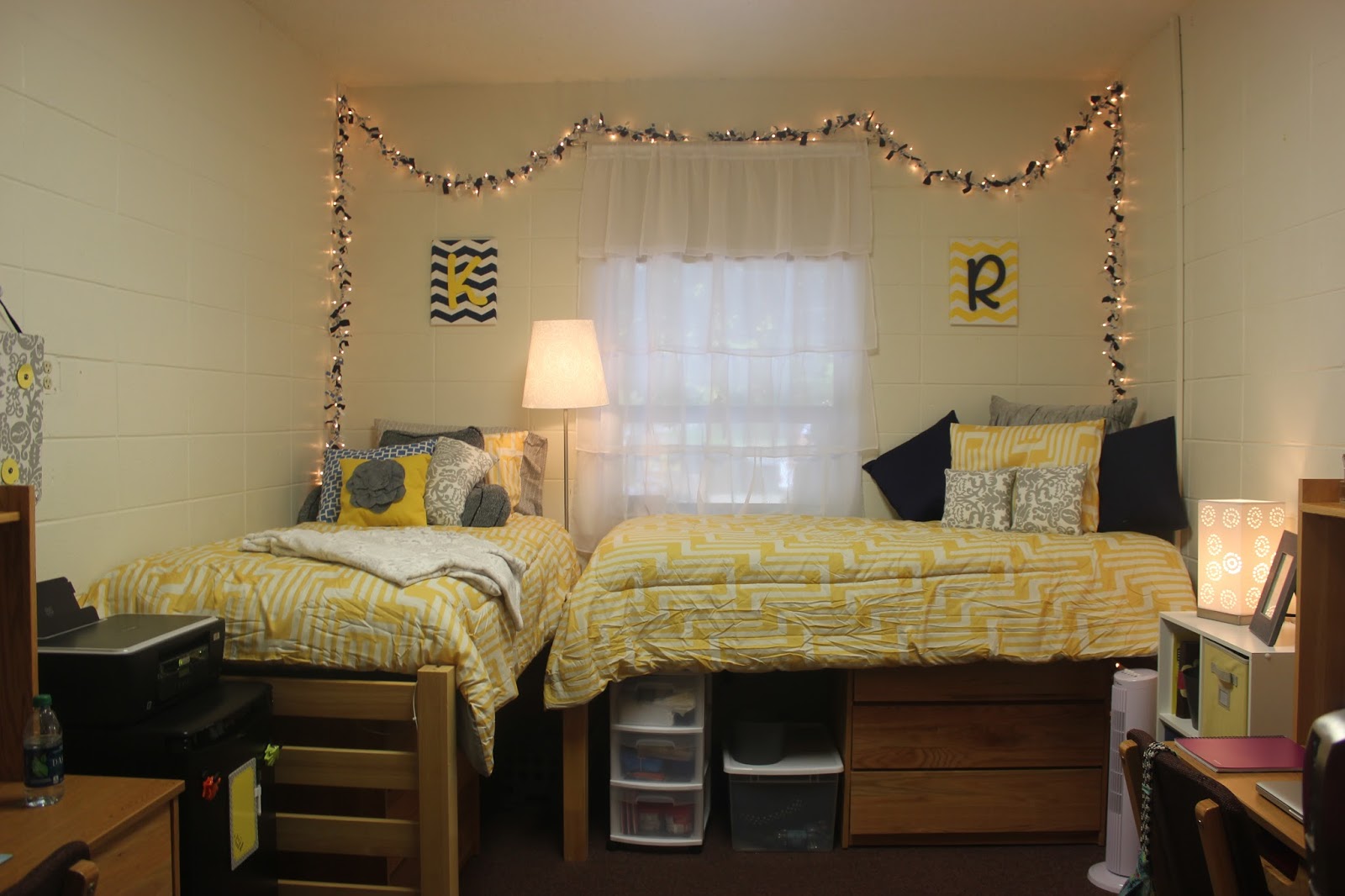 beauty and a mess: Dorm Decorating 101