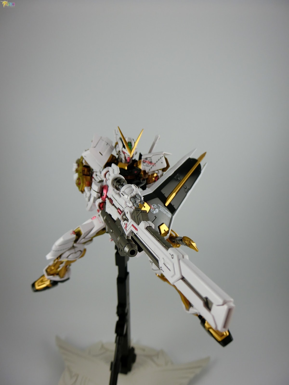 GUNDAM GUY: MG 1/100 Gold Frame Astray - Painted Build