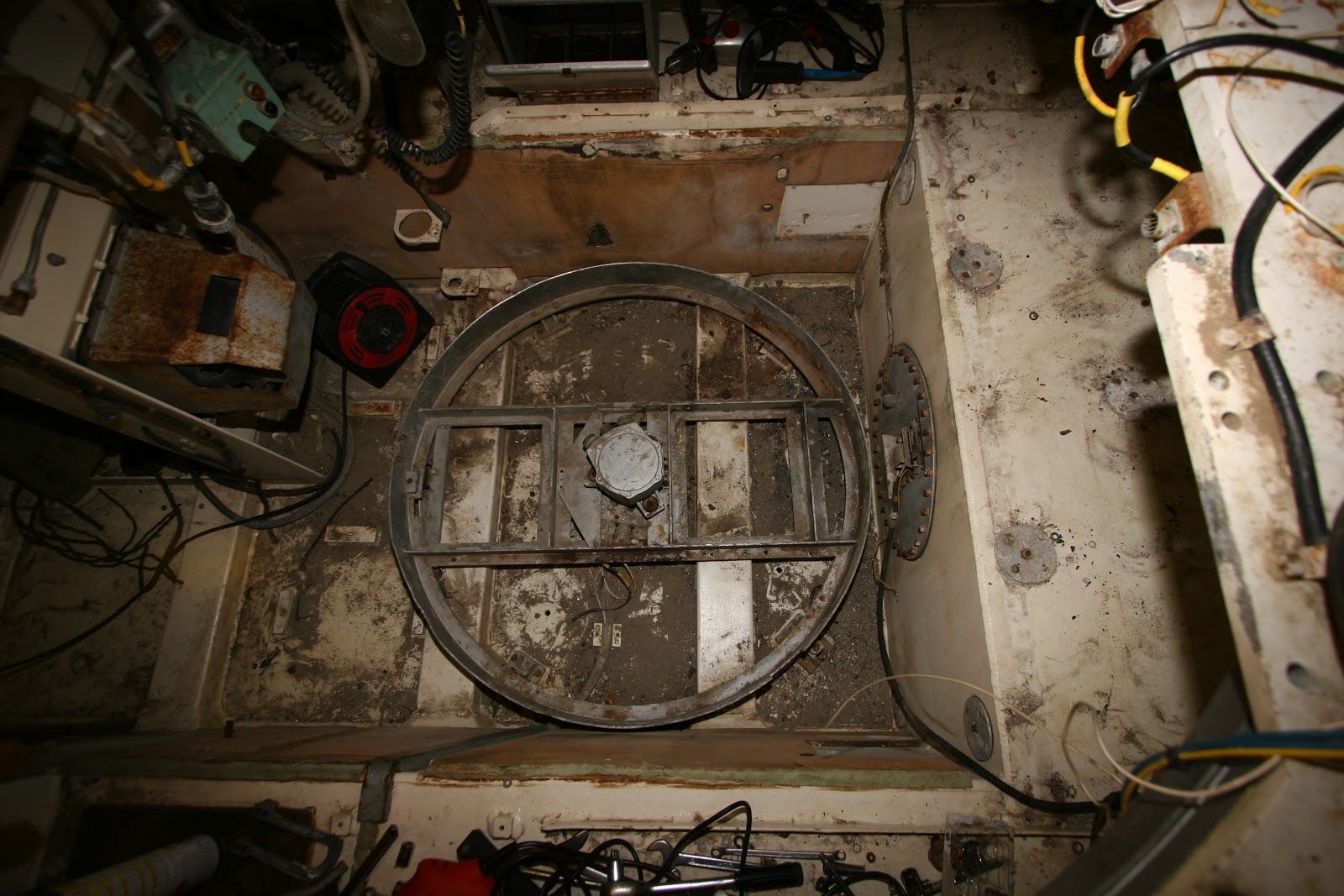 ALVIS SABRE - Restoration.: Turret Basket Removed