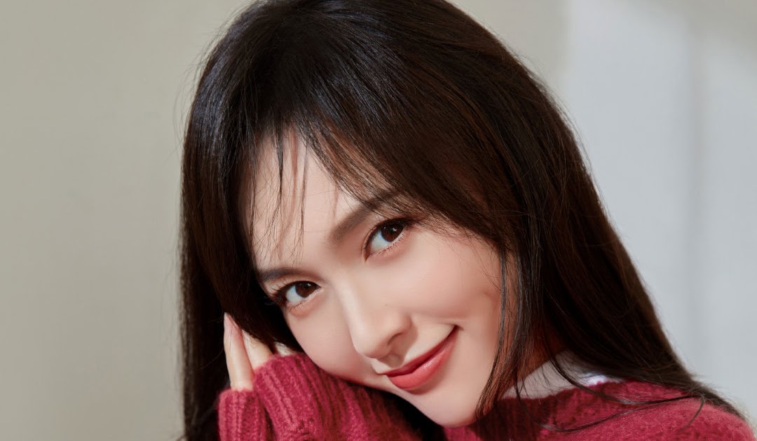 China Entertainment News: Tang Yan poses for photo shoot