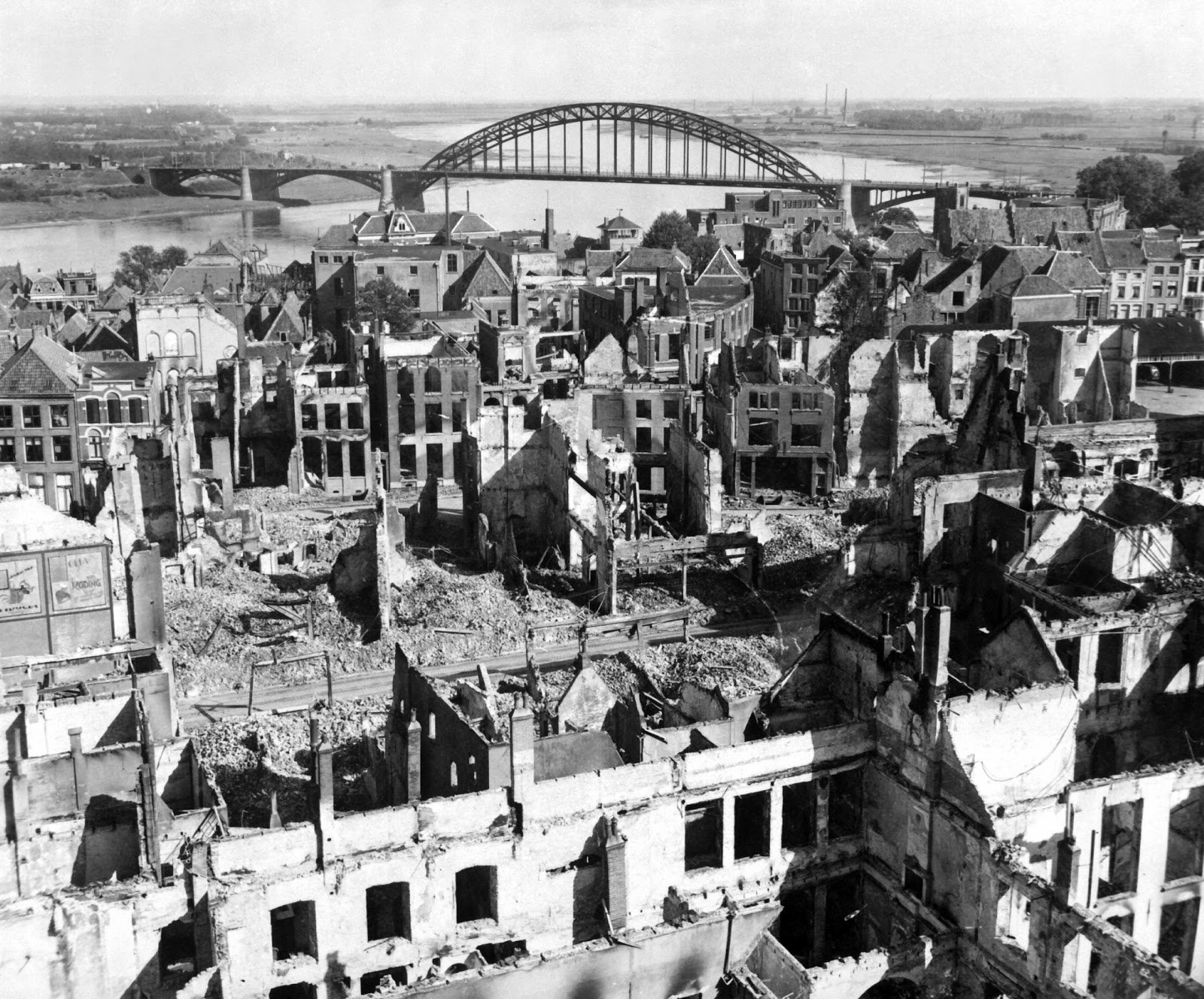 World War II Pictures In Details: Waal Bridge, Nijmegen, Netherlands ...