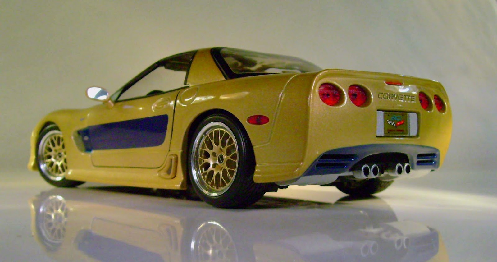 Auto GALERIA 1:18 Eddie: Chevrolet Corvette 2003 Guldstrand "Signature ...