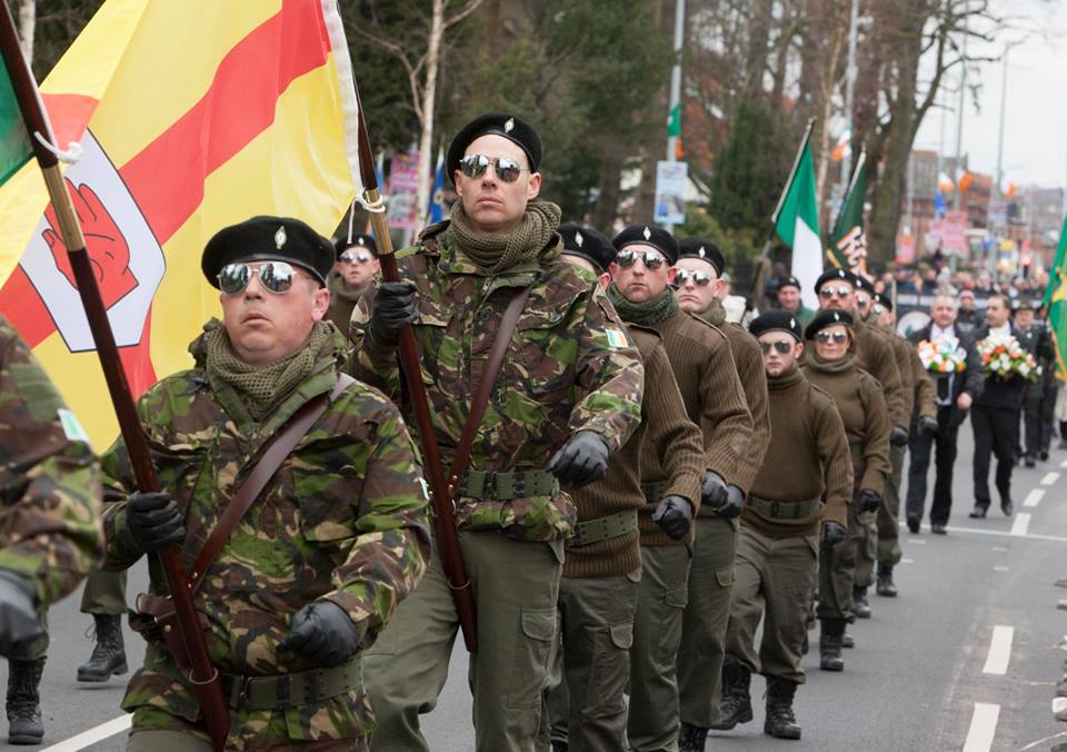 El norte de Irlanda: Conmemoración de Pascua de Saoradh en Belfast
