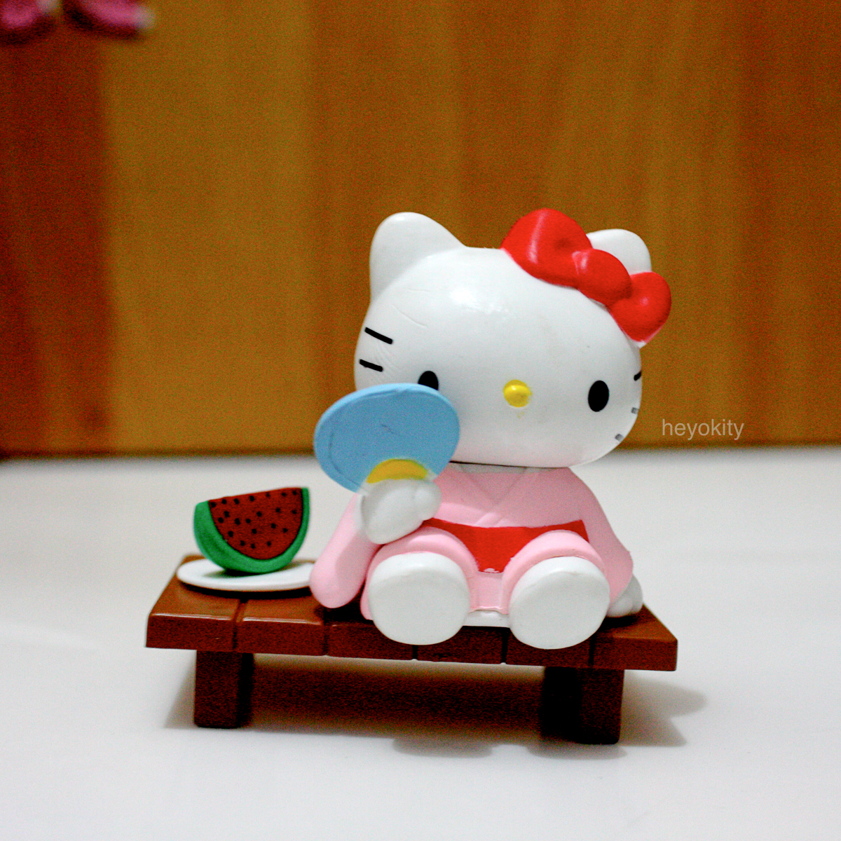 pusang maganda: hello kitty relax figurine collection