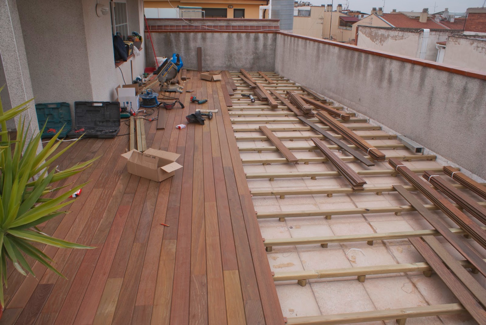 Instalación de tarima de ipe de grapa oculta