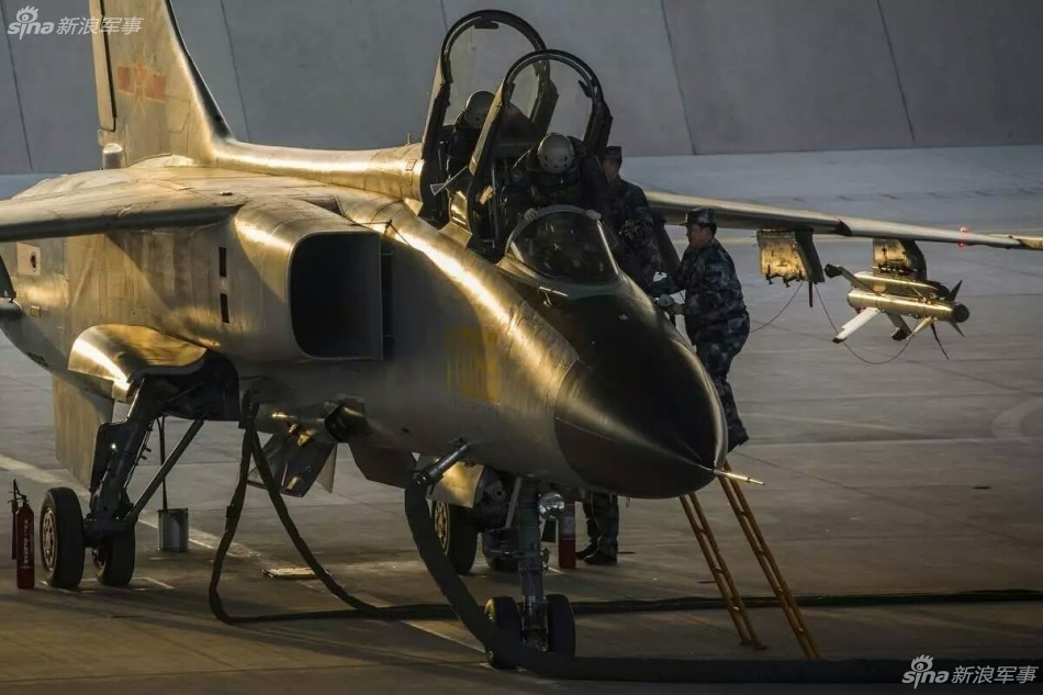 Asian Defence News: Chinese PLAAF Flying Leopard fighters with PL8 missiles