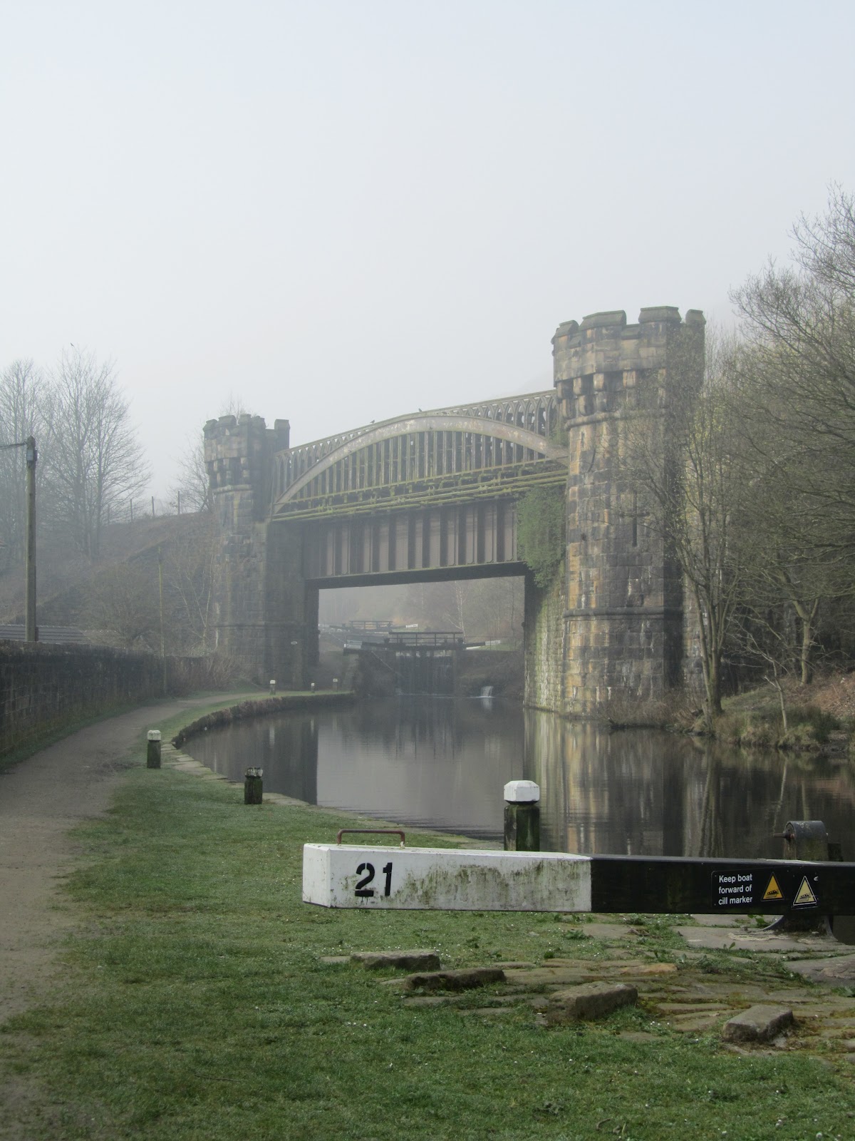 Little Sealed Packages: Tod walk 1 : Along the Rochdale Canal