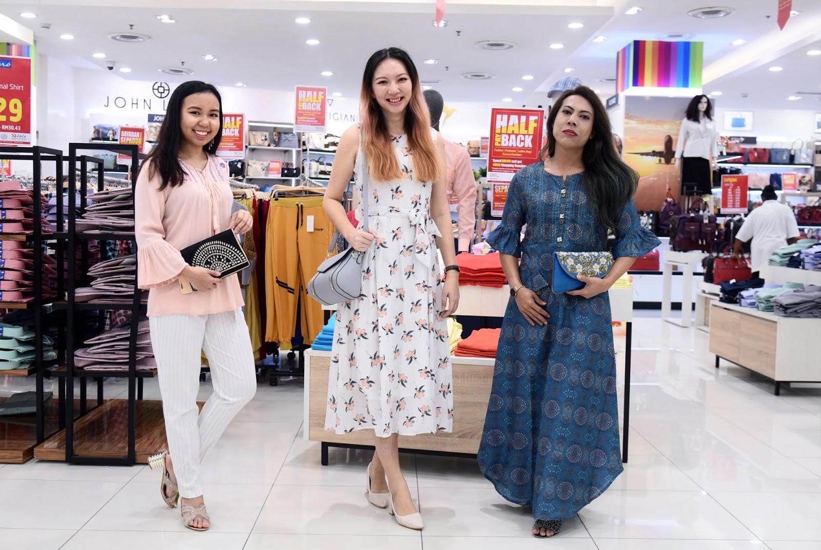 Sara Wanderlust: LuLu Hypermarket & Department Store gives RM50 to Shoppers