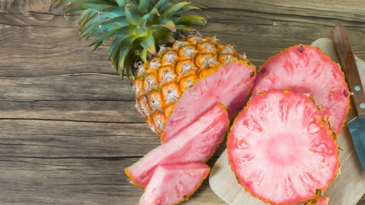 Lanzan al mercado una nueva variedad de piña de color rosa