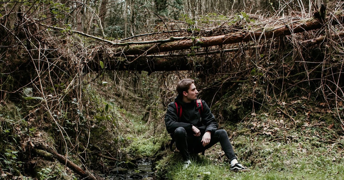 "At one remove" nghĩa là gì?