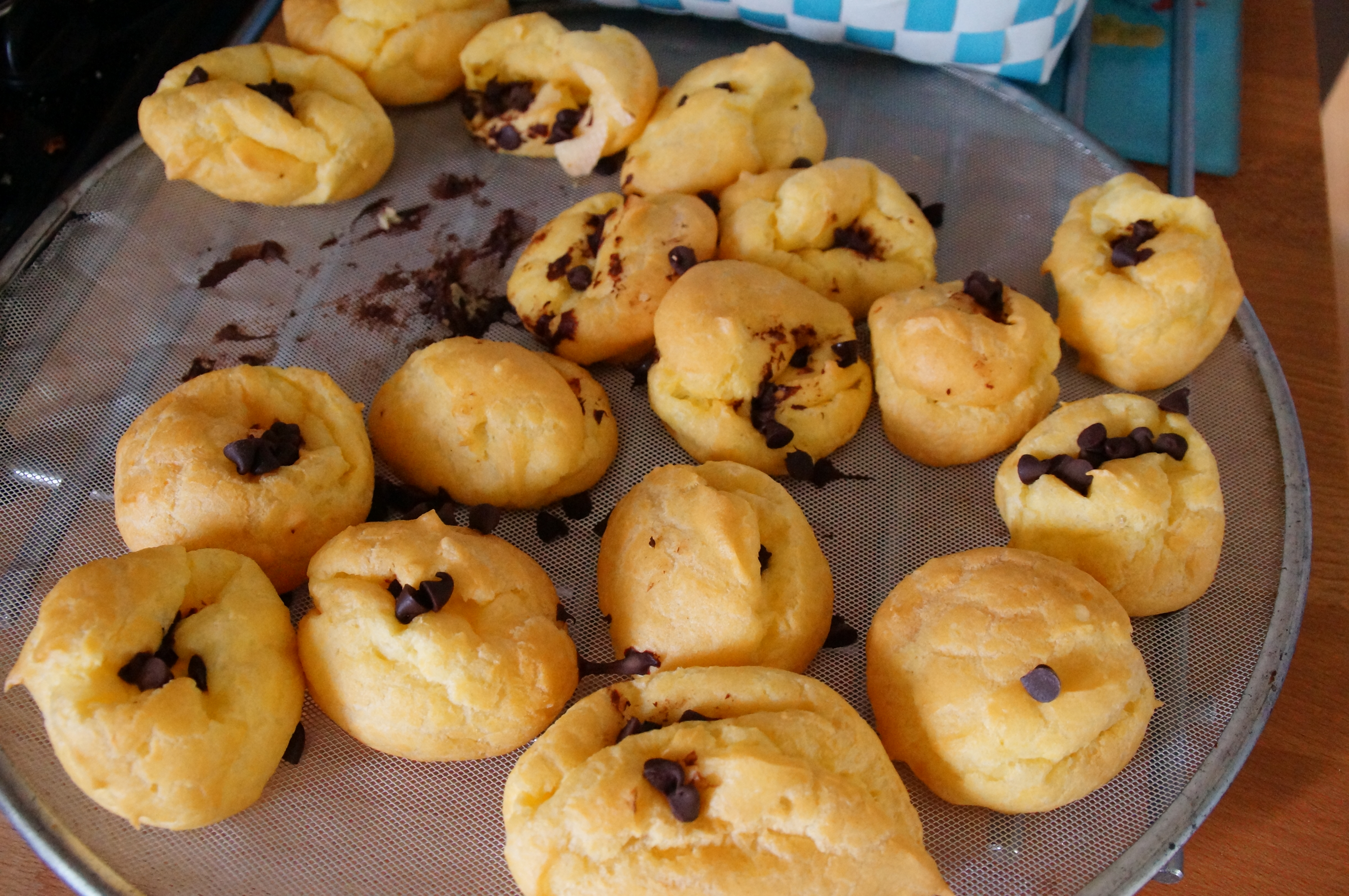 Lire, relire, ne pas lire...: Sunday mood et chouquettes au chocolat 🍪☕