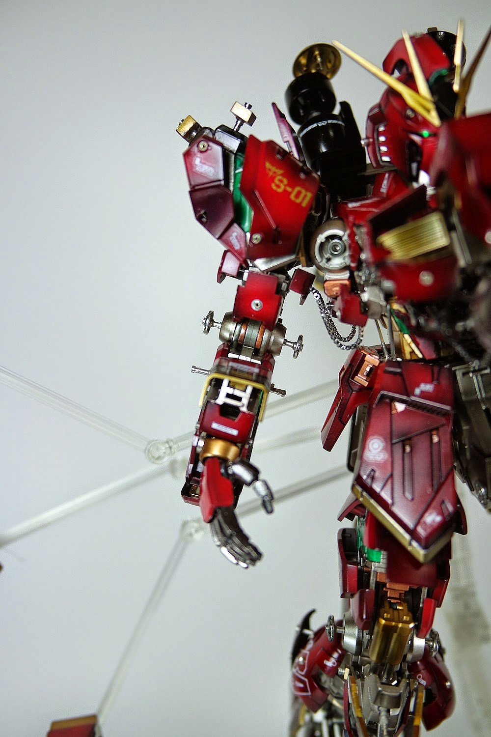 Gundam Family: MG 1/100 Nu Gundam 'Neo Zeon Colors' Open Hatch Custom Build