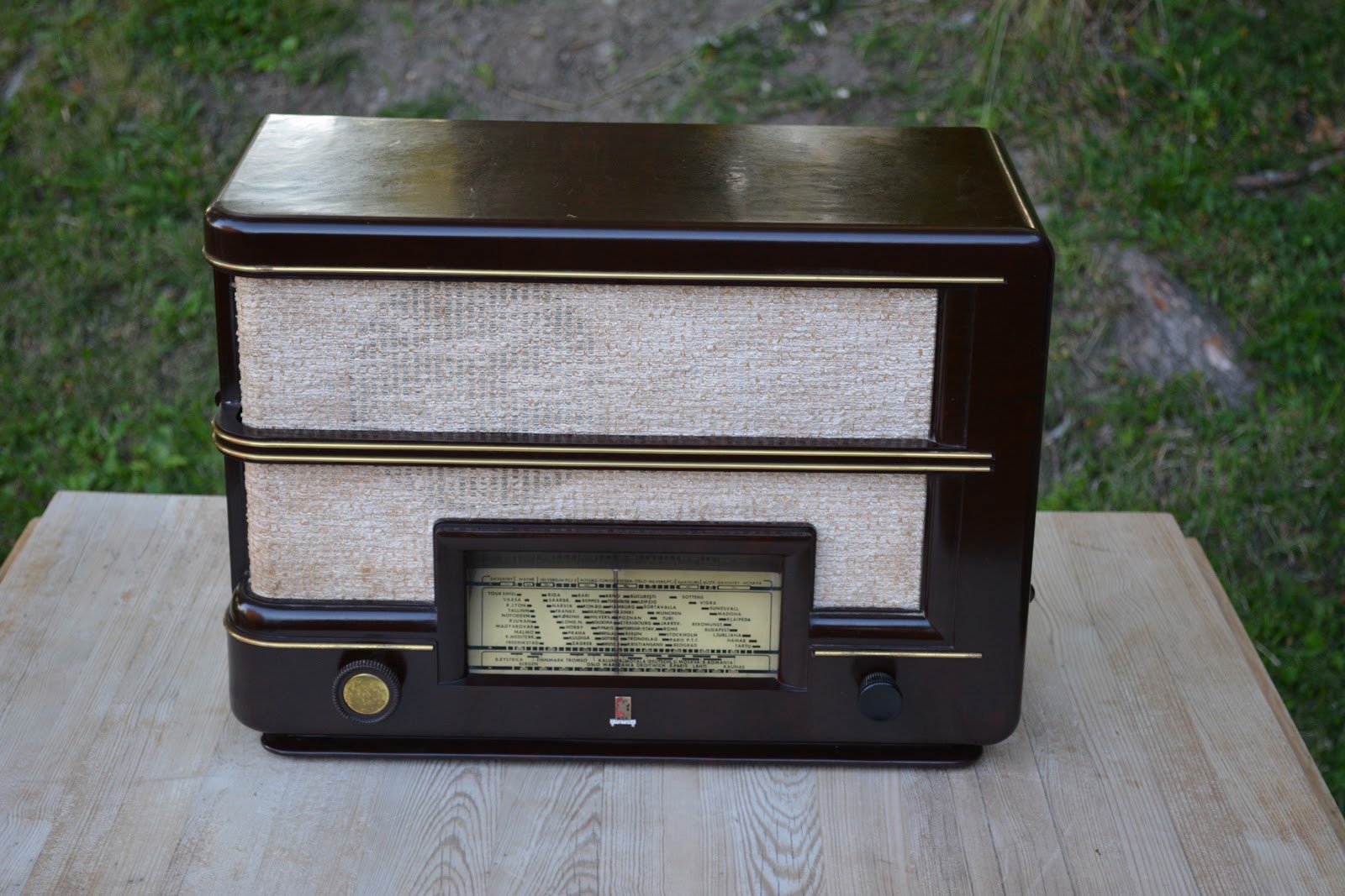TOM's TECH TOYS: BAKELITE RADIOS