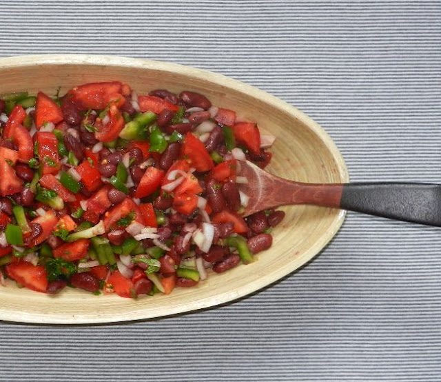 LES AMOURS PERISSABLES : la salade haricots rouges/tomates/poivrons