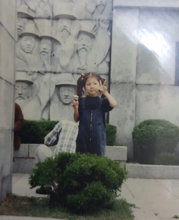 Hyuna shares a bunch of childhood photos