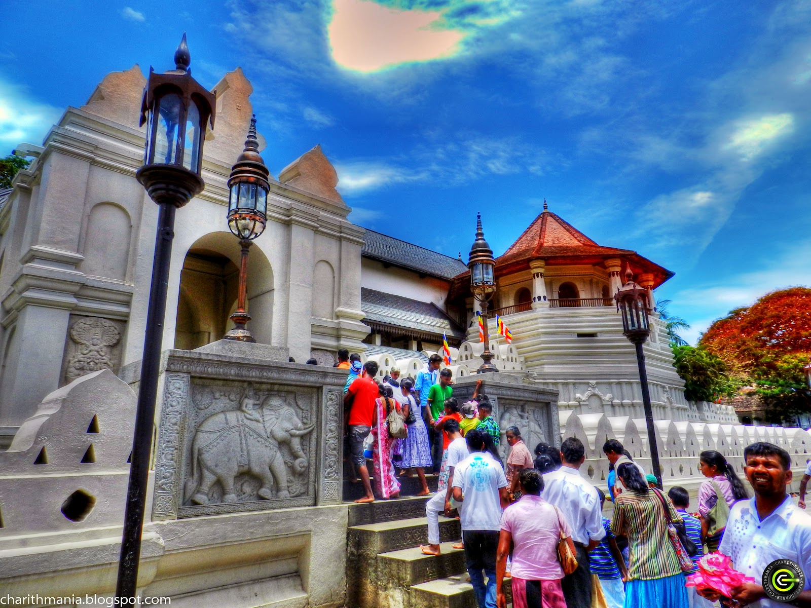 CharithMania: Sri Dalada Maligawa-Beautiful Kandy | © Copyright 2012