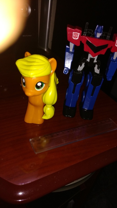 Equestria Daily - MLP Stuff!: Brazilian Burger King Gets Pony Figures